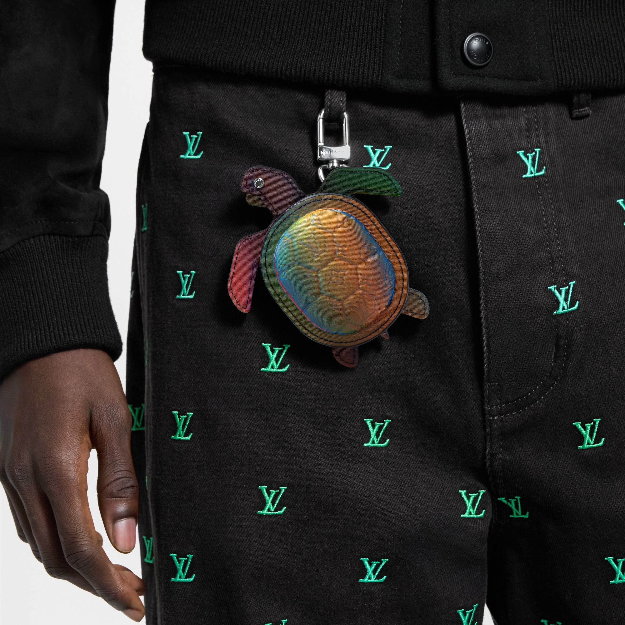 LV 터틀 (LV Turtle) 파우치 백 참 S00 - 액세서리 | 루이 비통